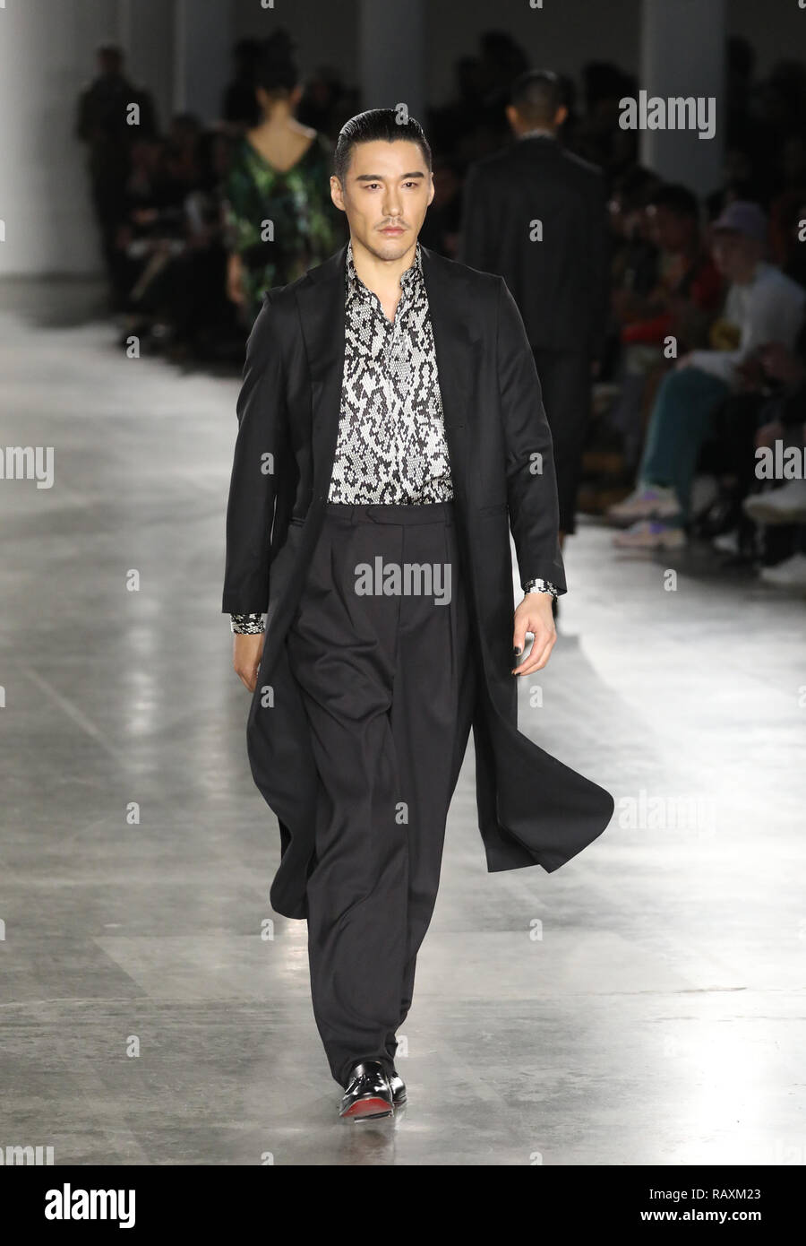Hu bing fashion week hi-res stock photography and images - Alamy