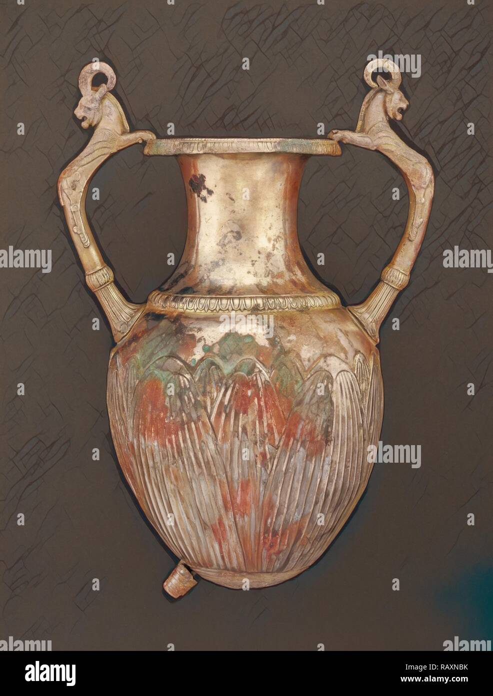 Silver rhyton hi-res stock photography and images - Alamy