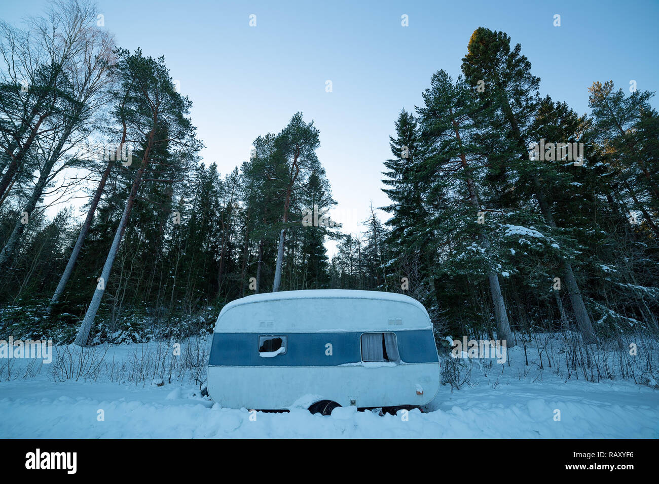 Camper behind hi-res stock photography and images - Alamy