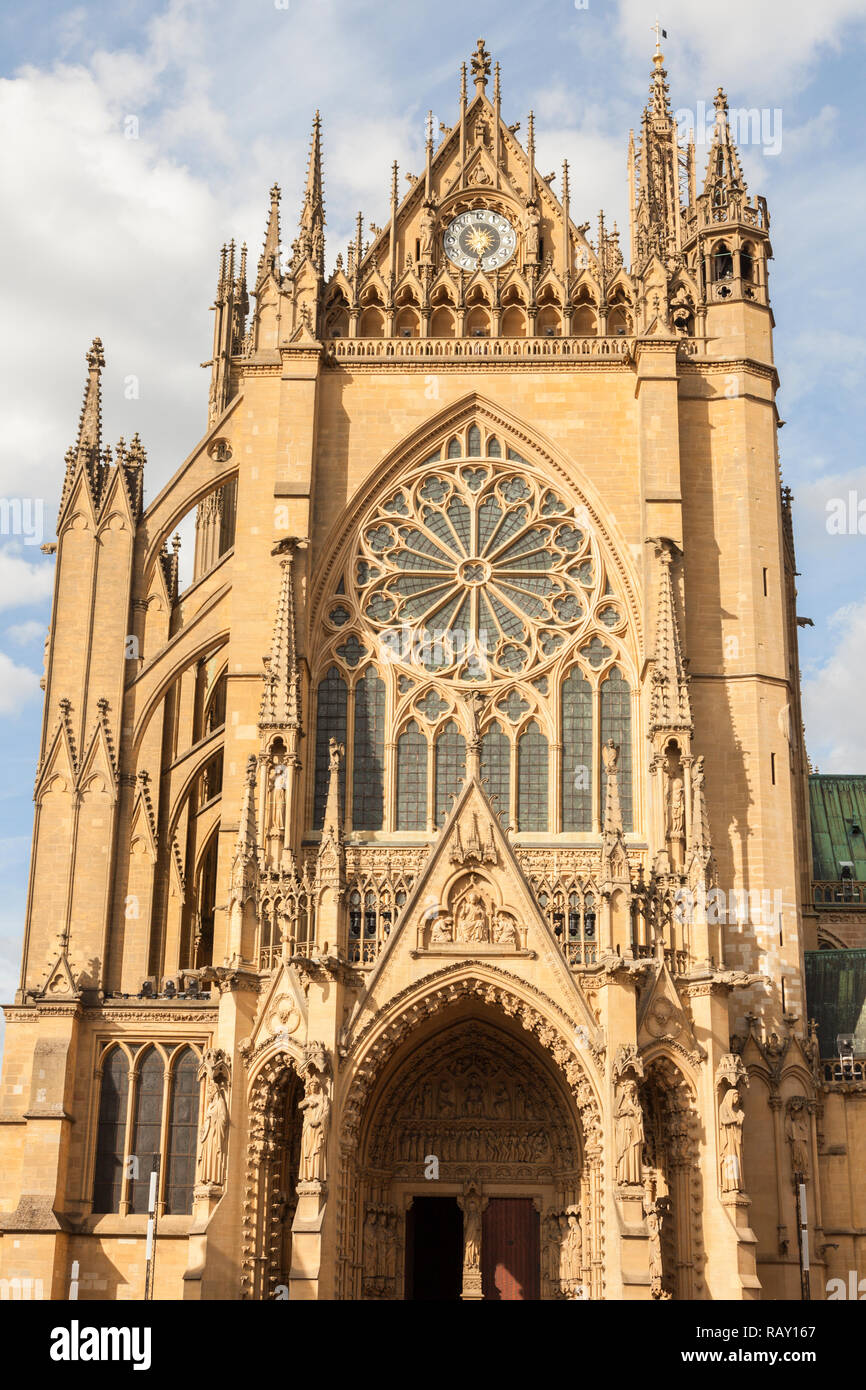 Cathedral of Saint Stephen in Metz. Metz, Grand Est, France Stock Photo ...