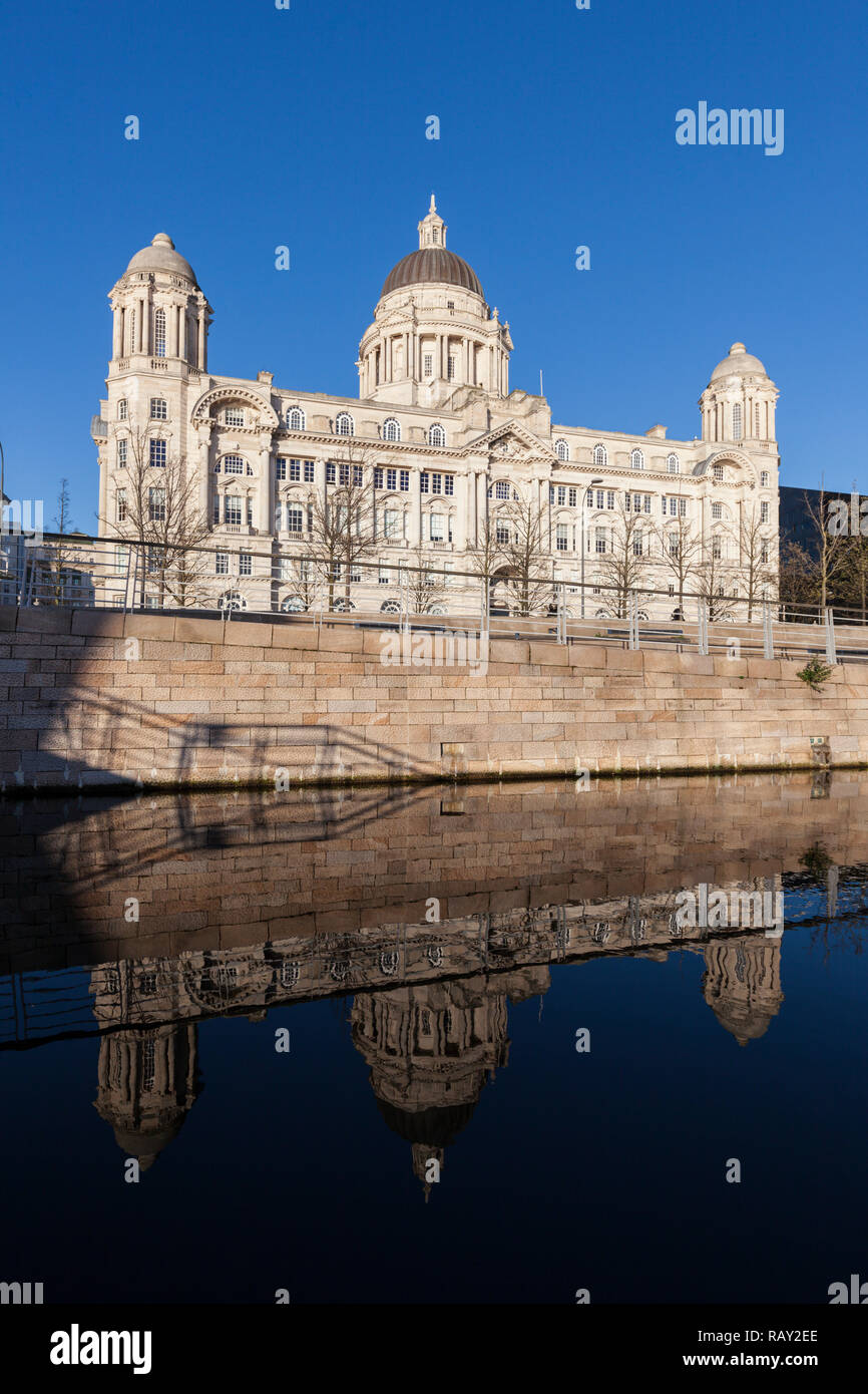 Liverpool tower building water street hi-res stock photography and ...