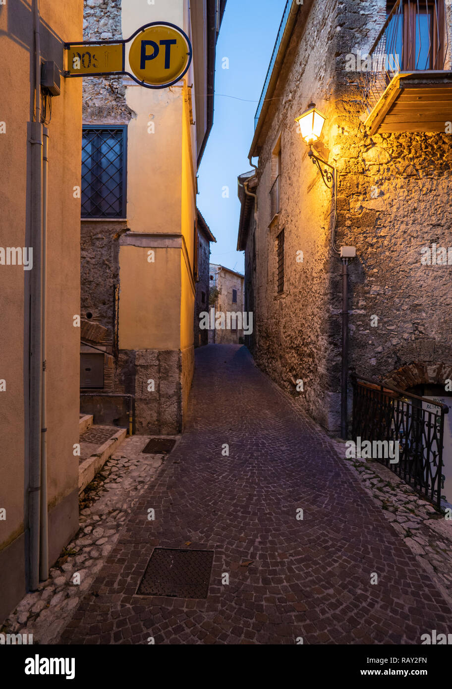 Castel di Tora (Italy) - An awesome mountain and medieval little town ...