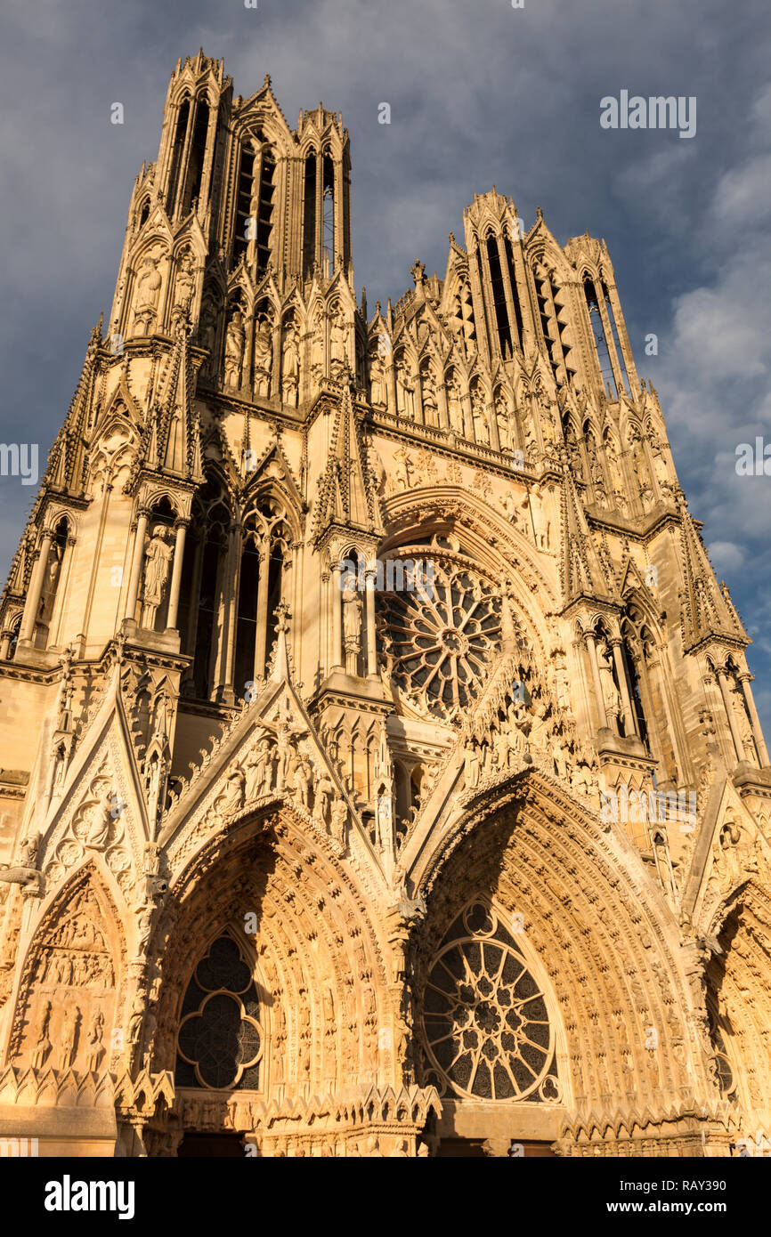 Cathedral of Our Lady of Reims. Reims, Grand Est, France Stock Photo ...