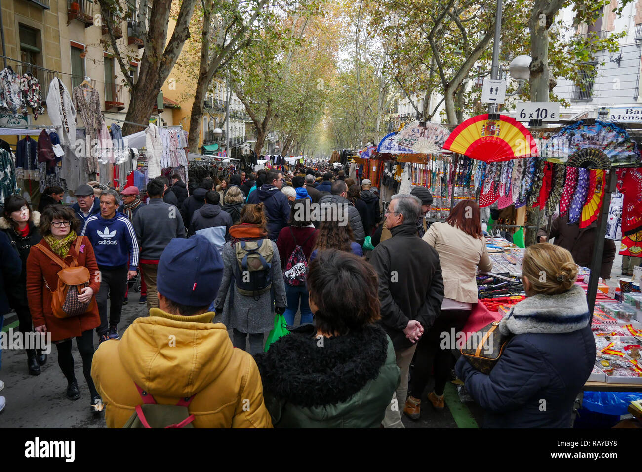El Rastro open air market, Madrid, Spain Stock Photo - Alamy