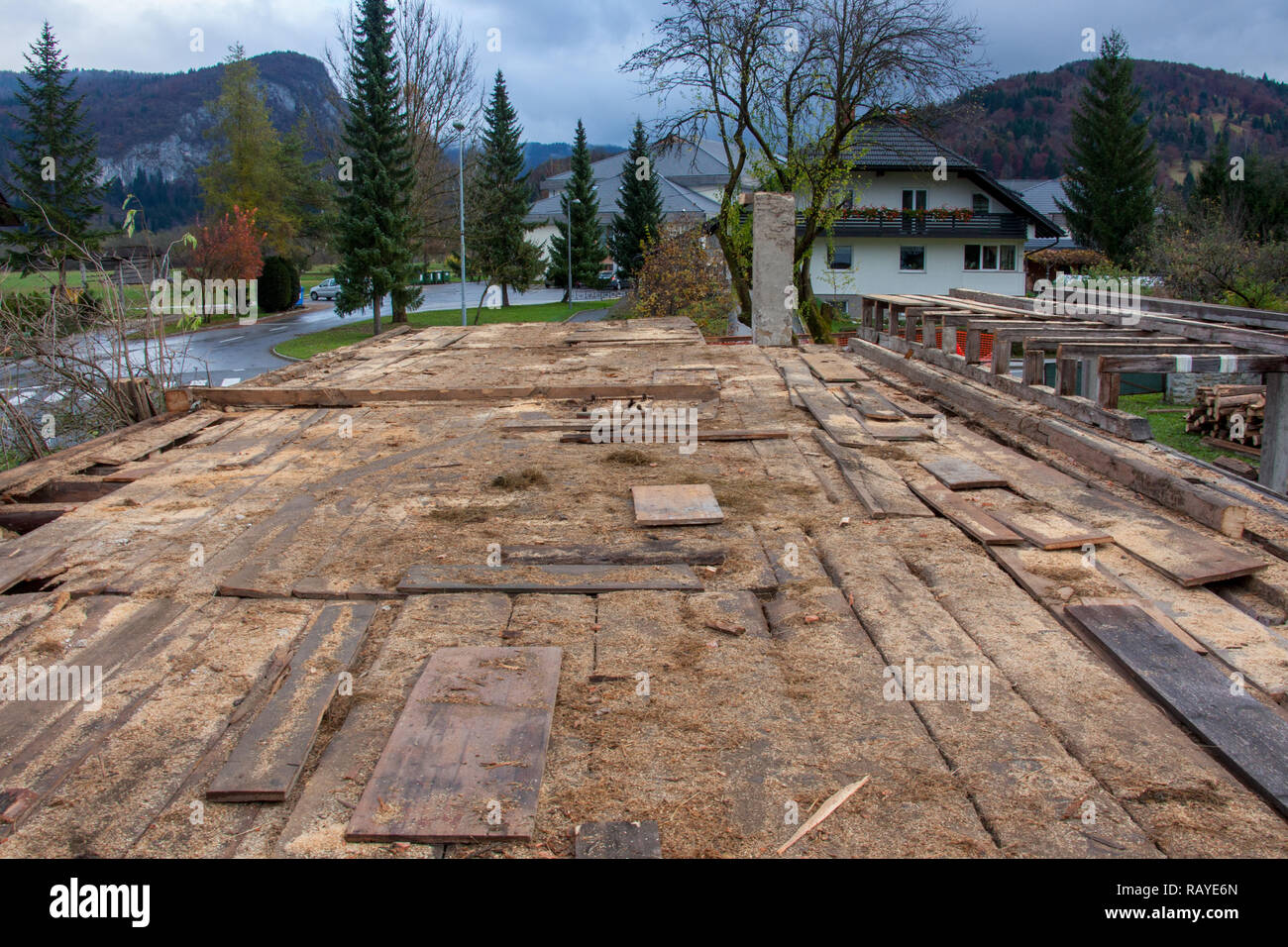 Demolished barn hi-res stock photography and images - Alamy