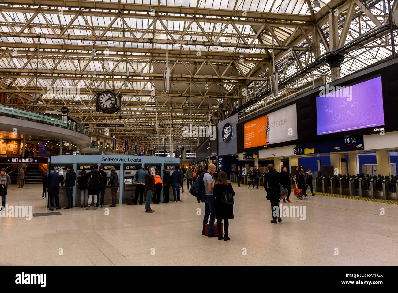London Waterloo Station Stock Photo - Alamy