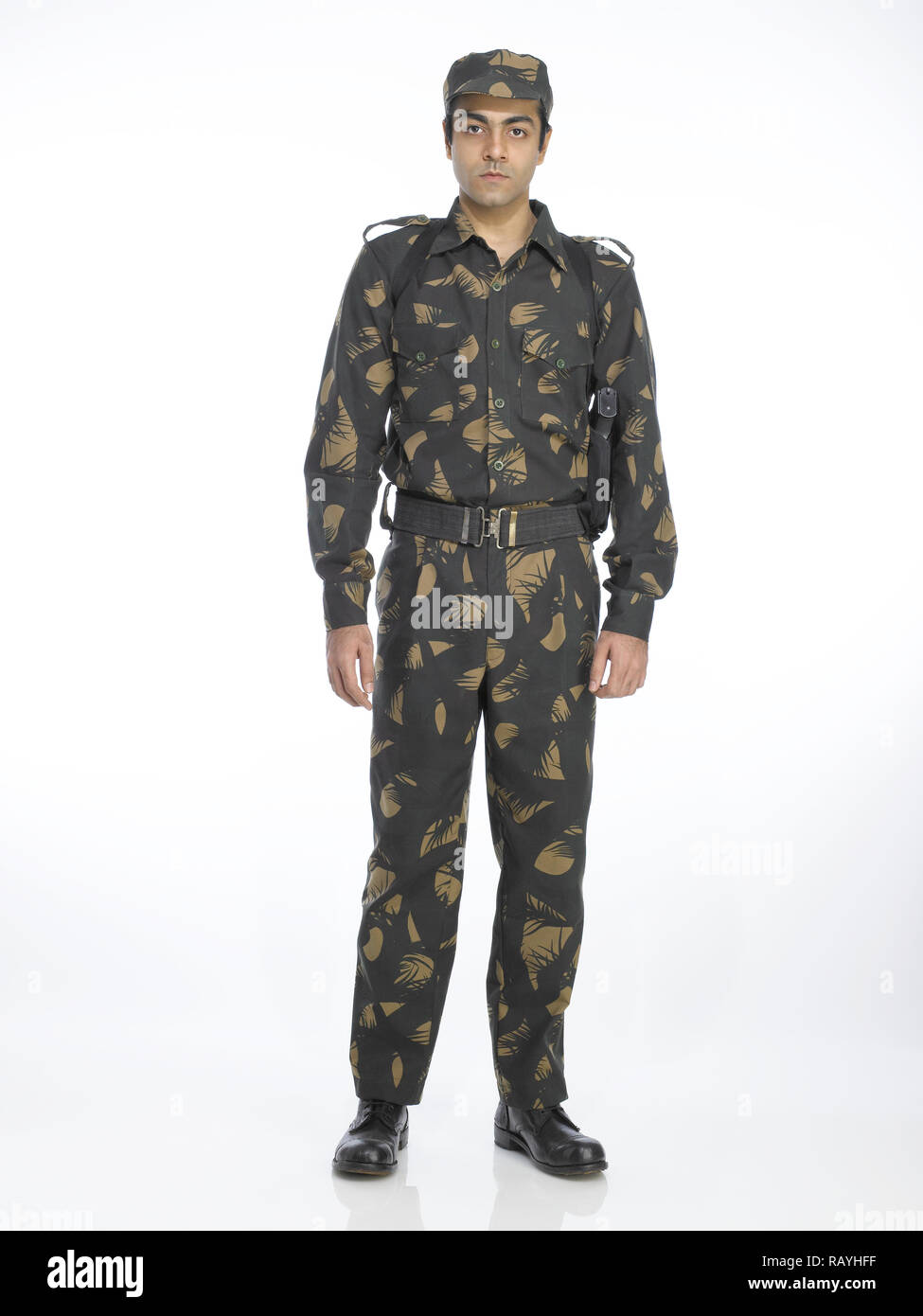 PORTRAIT OF INDIAN SOLDIER DRESSED IN UNIFORM Stock Photo - Alamy