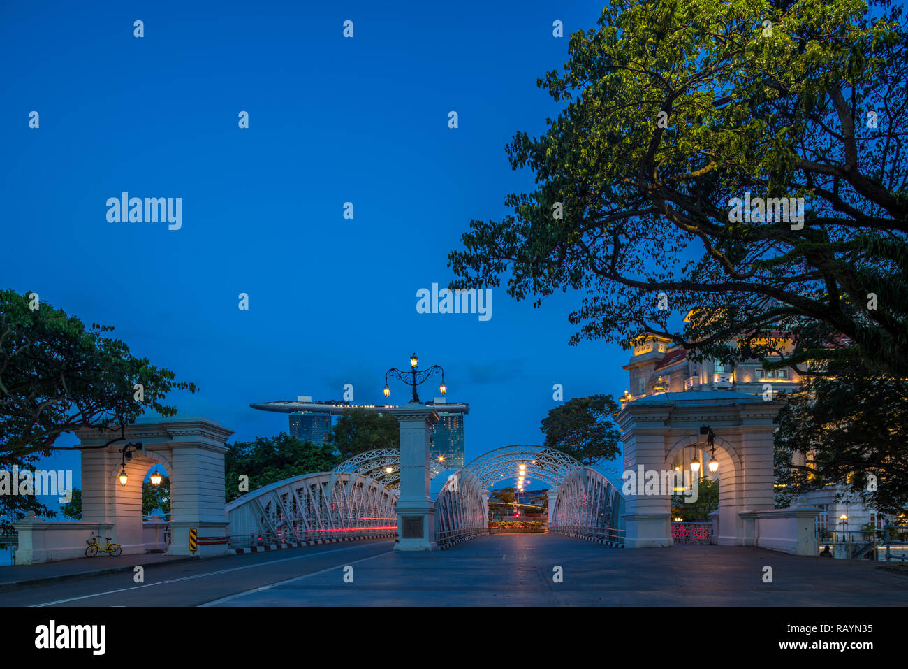 Singapore iconic landmarks hi-res stock photography and images - Alamy