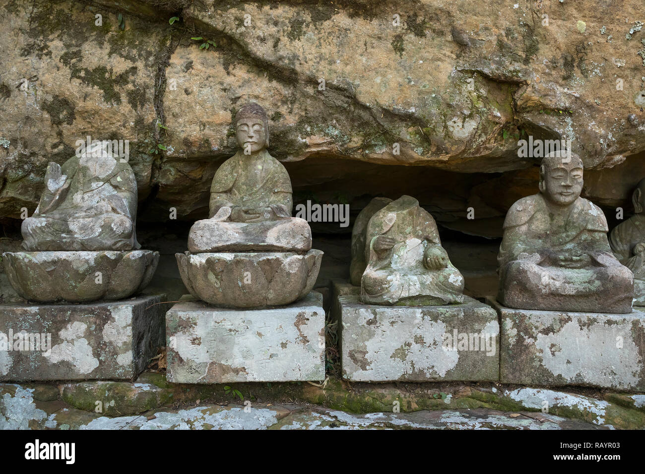 Broken statues hi-res stock photography and images - Alamy
