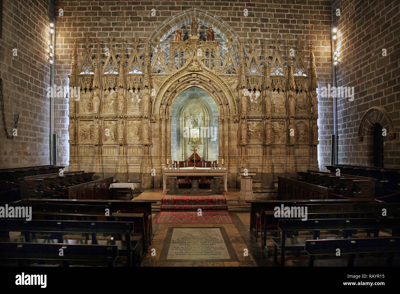 Holy grail chalice hi-res stock photography and images - Alamy