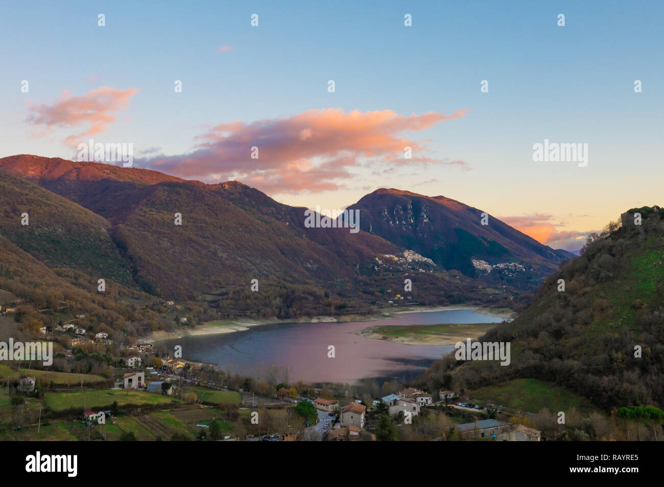 Castel di Tora (Italy) - An awesome mountain and medieval little town ...