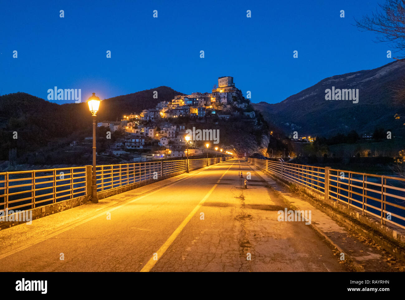 Castel di Tora (Italy) - An awesome mountain and medieval little town ...
