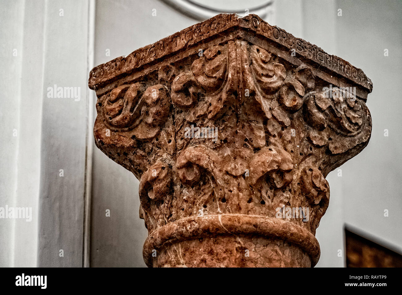 Red marble column of verona hi-res stock photography and images - Alamy