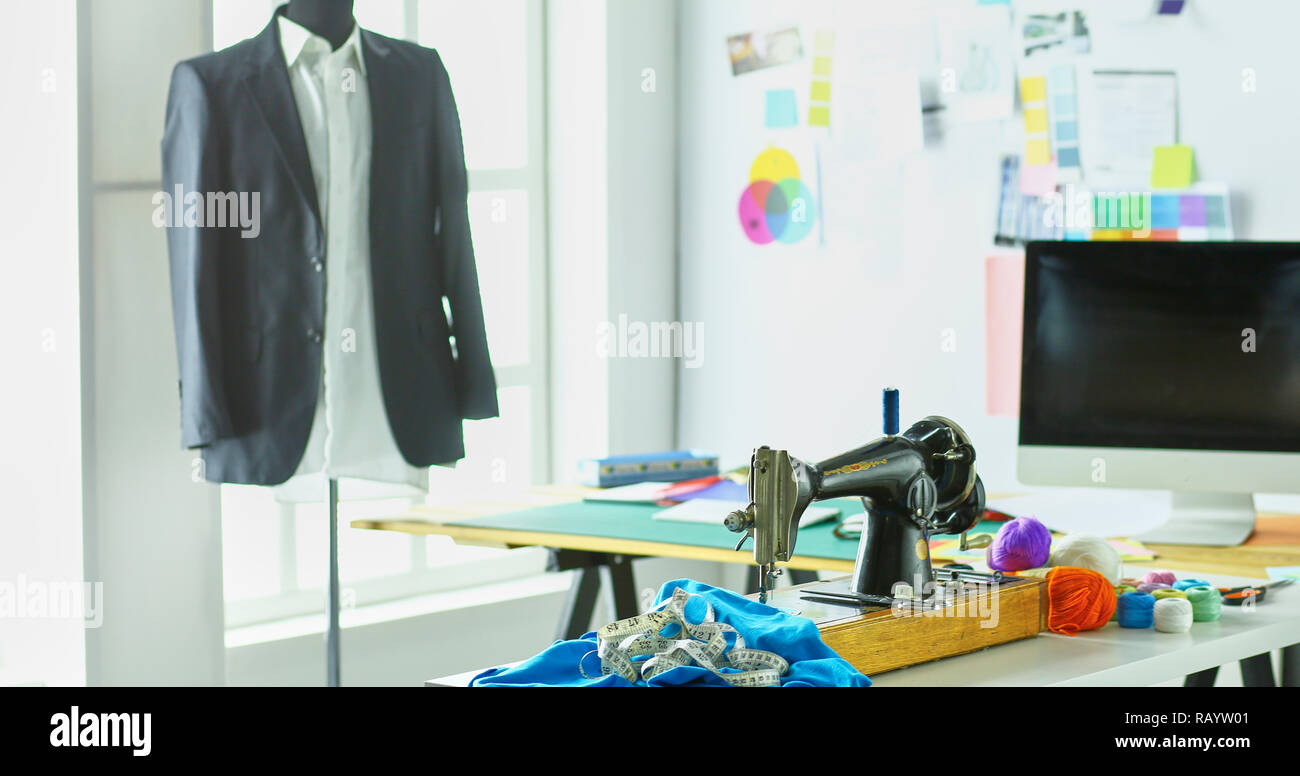 Retro sewing machine on designer clothes desktop Stock Photo - Alamy