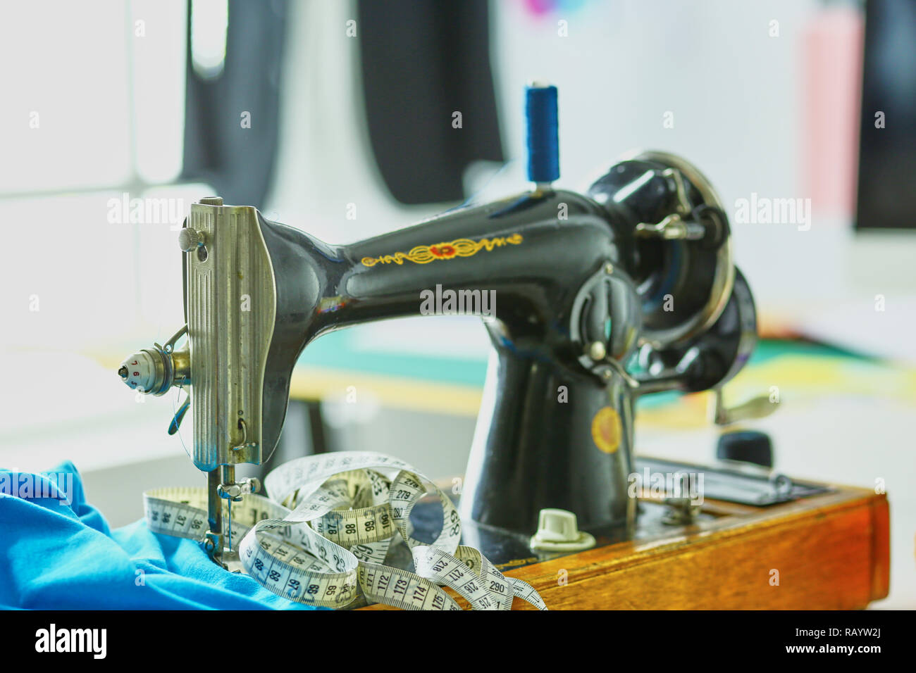Retro sewing machine on designer clothes desktop Stock Photo - Alamy