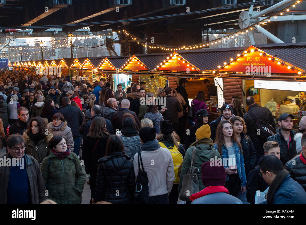 Crowded traditional christmas market hi-res stock photography and ...