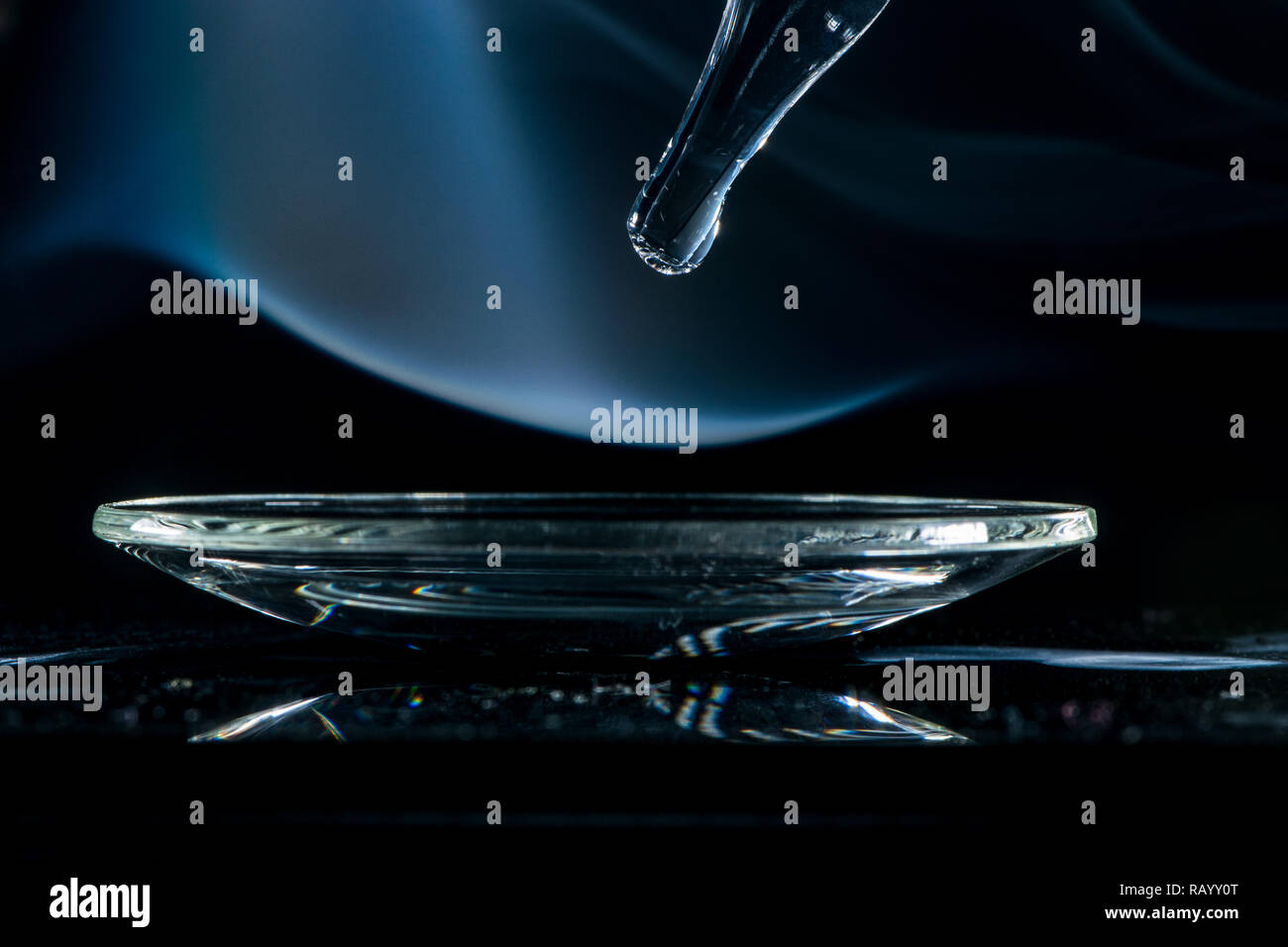 chemical reaction: fog with ammonia and muriatic acid Stock Photo - Alamy