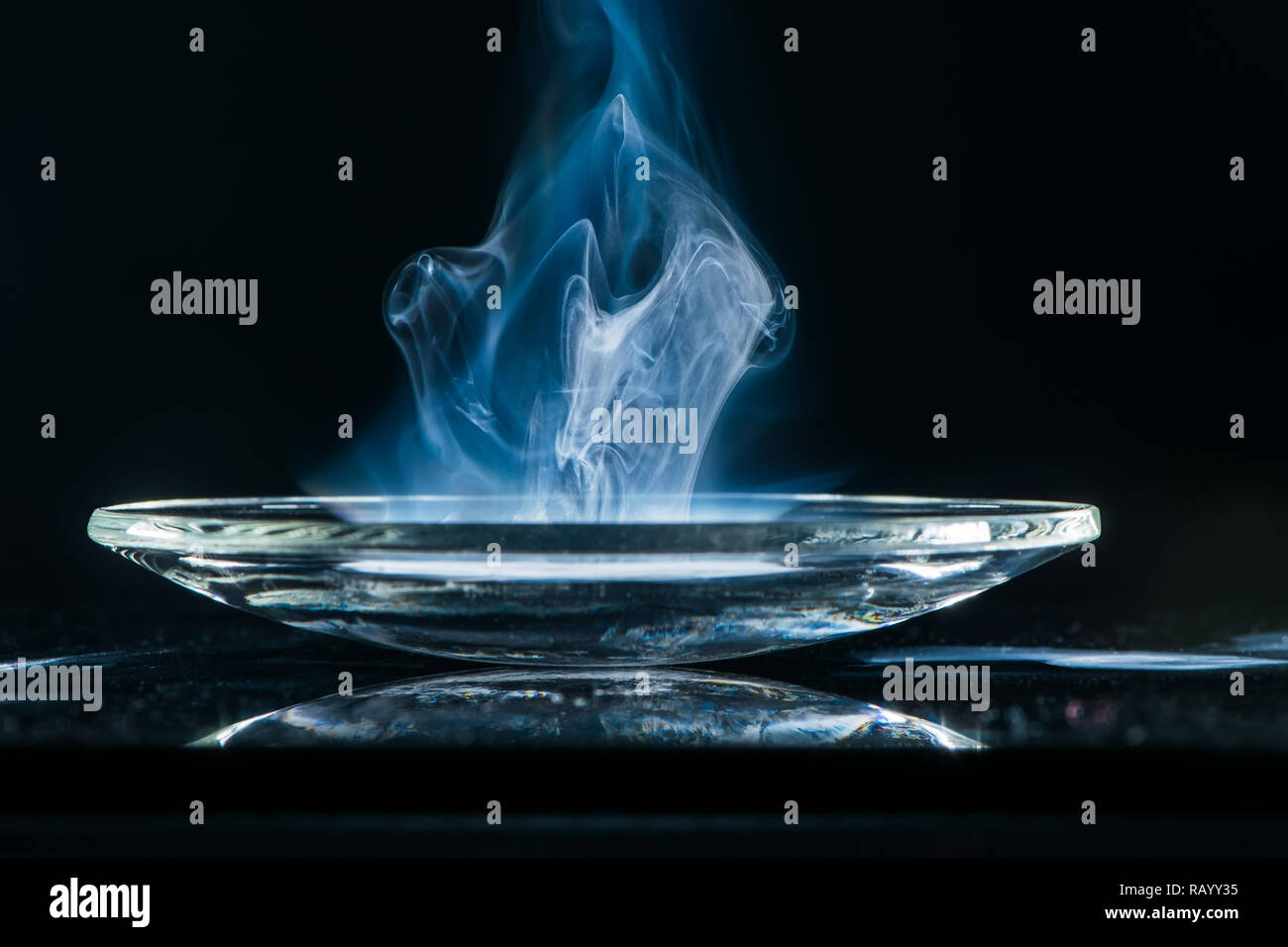 chemical reaction: fog with ammonia and muriatic acid Stock Photo - Alamy