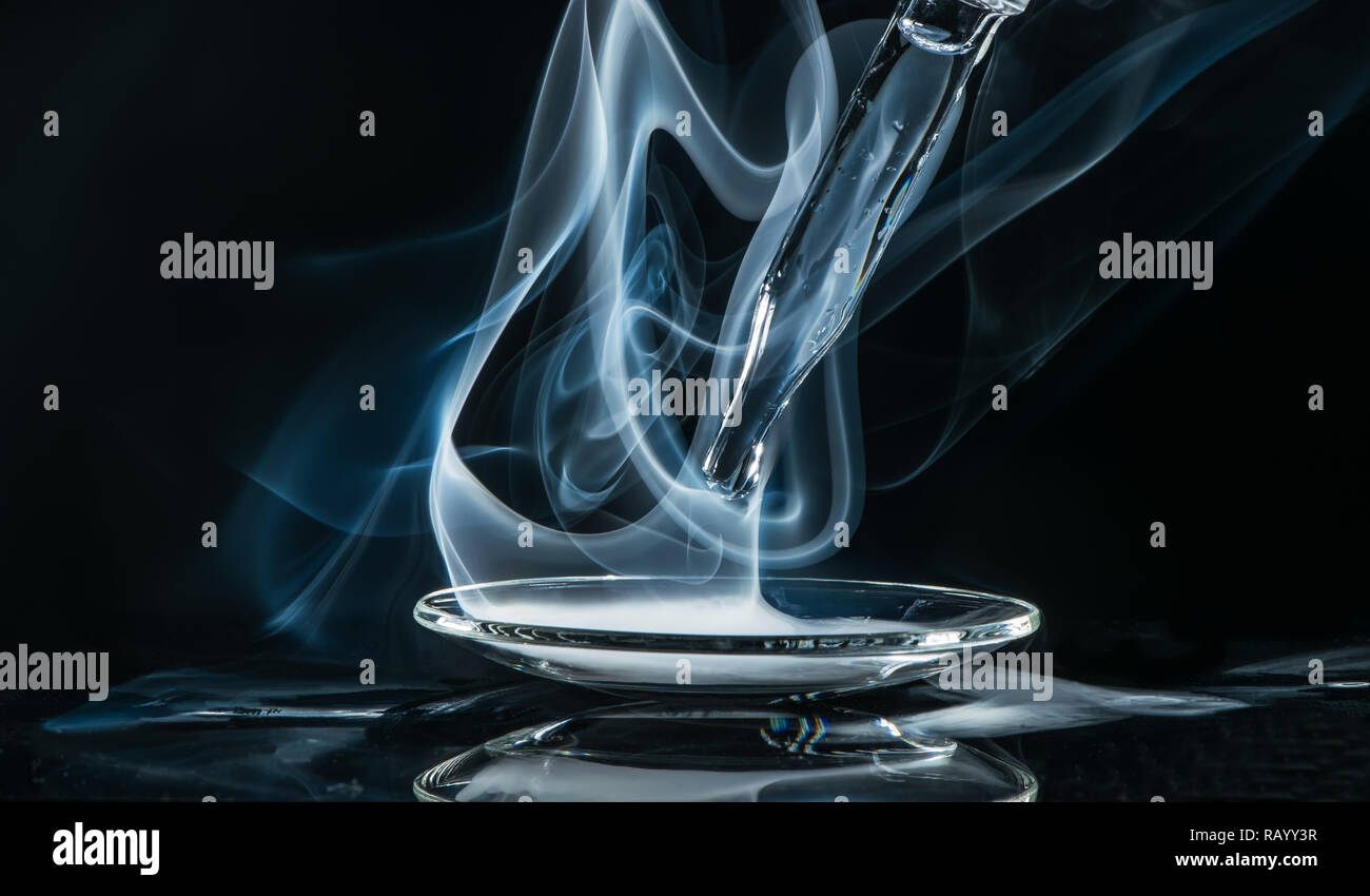 chemical reaction: fog with ammonia and muriatic acid Stock Photo - Alamy