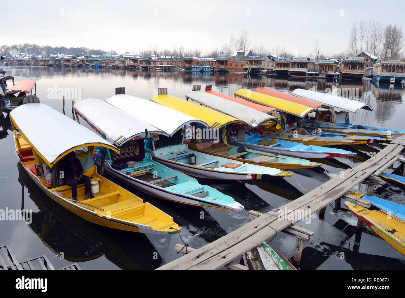 Srinagar, Jammu Kashmir, India. 5th Jan, 2019. Boats seen moored in a ...