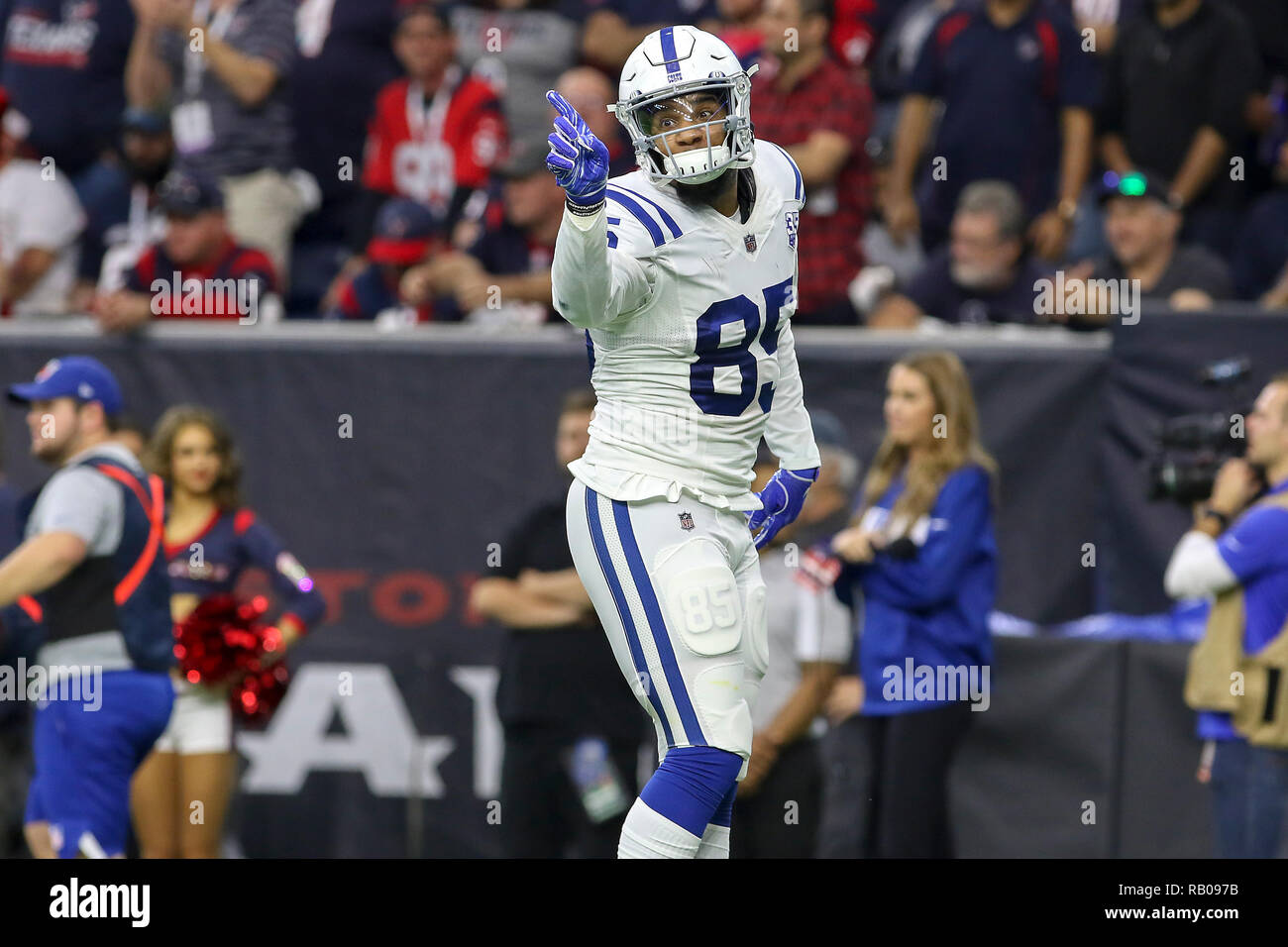 Wags finger hi-res stock photography and images - Alamy