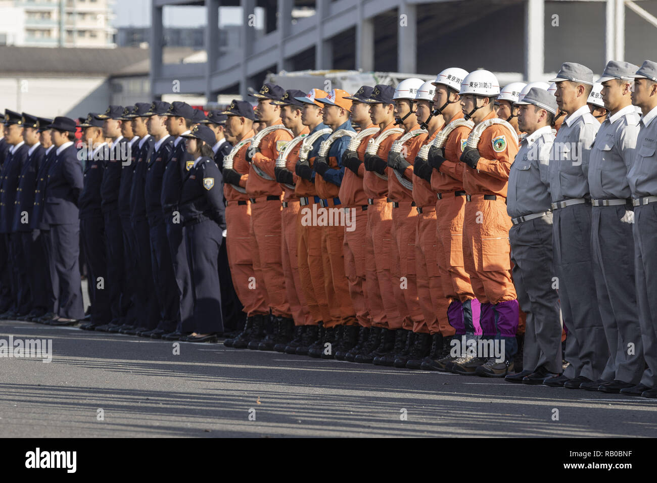 Tokyo, Japan. 6th Jan, 2019. Members of the Tokyo Fire Department ...