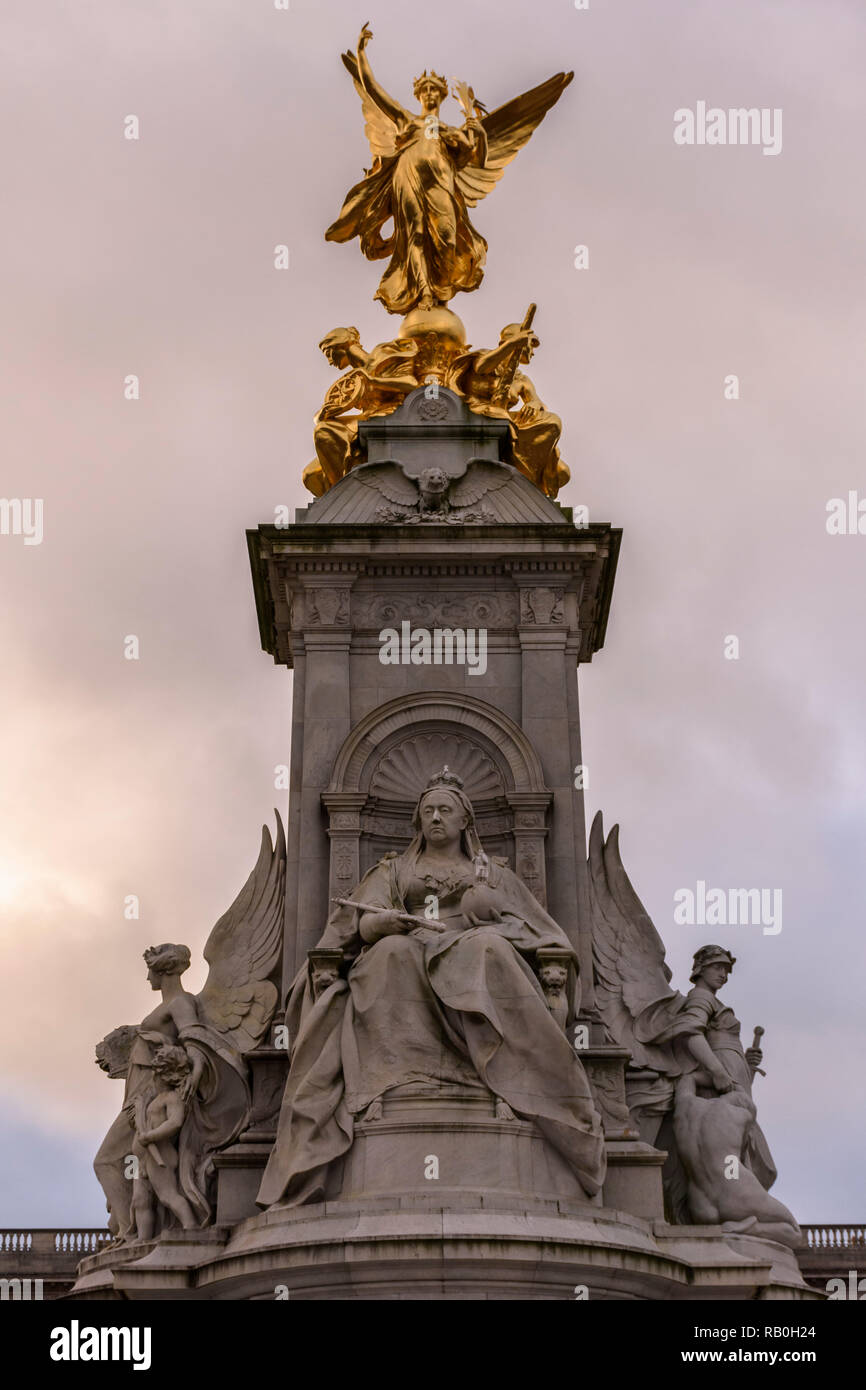 View of Victoria Memorial, London, UK Stock Photo - Alamy