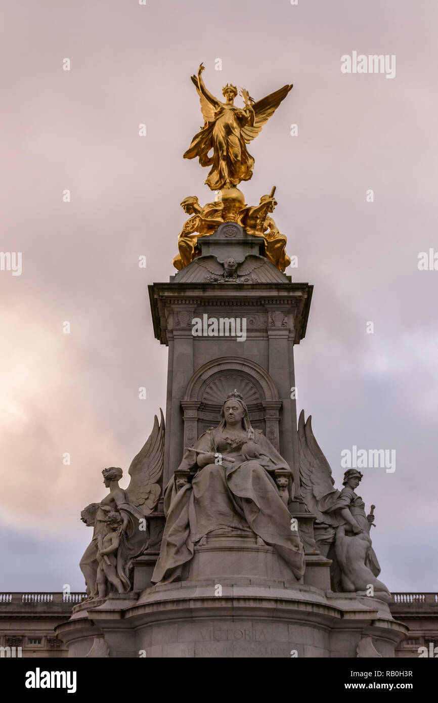 View of Victoria Memorial, London, UK Stock Photo - Alamy