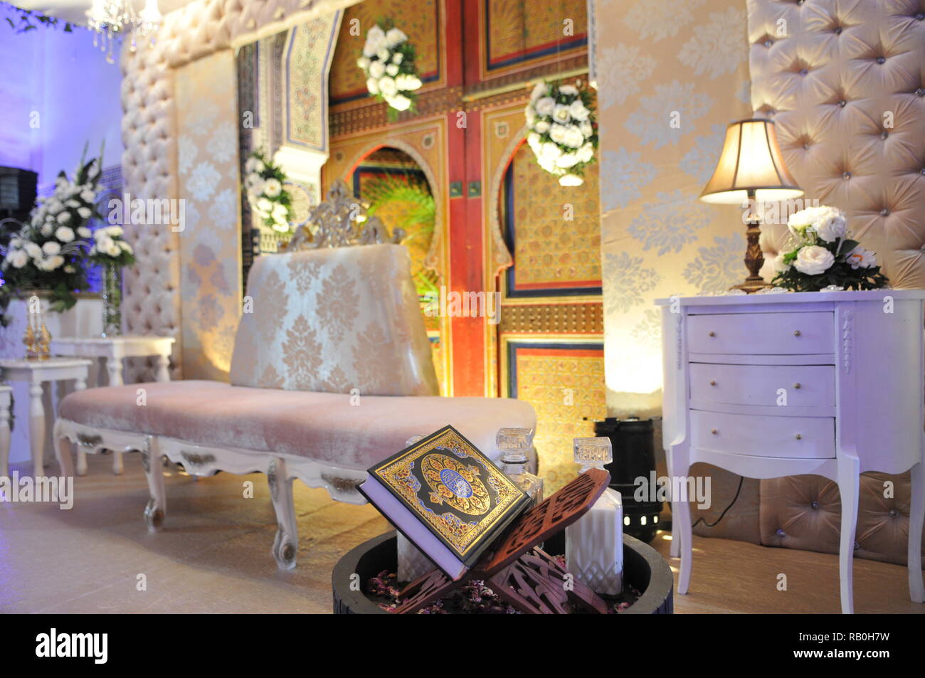Quran stand hi-res stock photography and images - Alamy