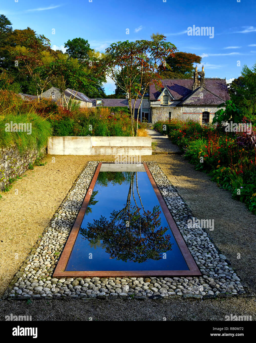 Reflection gardens hi-res stock photography and images - Alamy