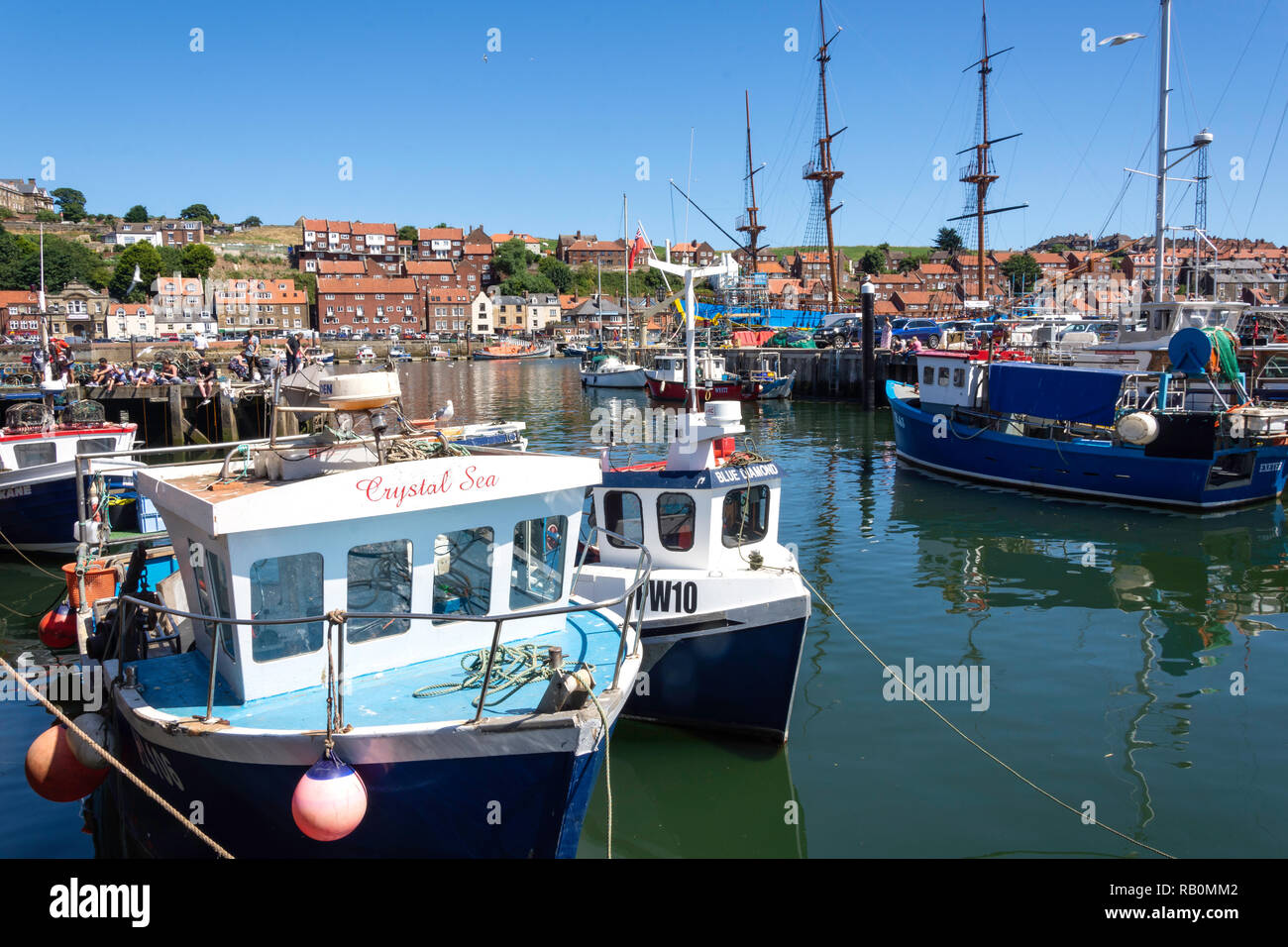 Whitby fishing boats hi-res stock photography and images - Alamy