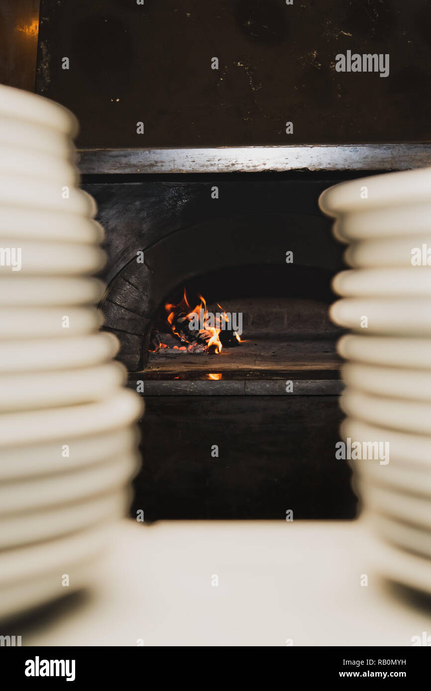Burning plates hi-res stock photography and images - Alamy