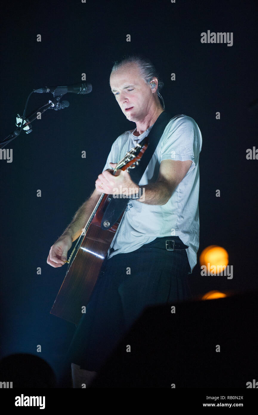 Fran healy the lead singer of rock band travis hi-res stock photography ...