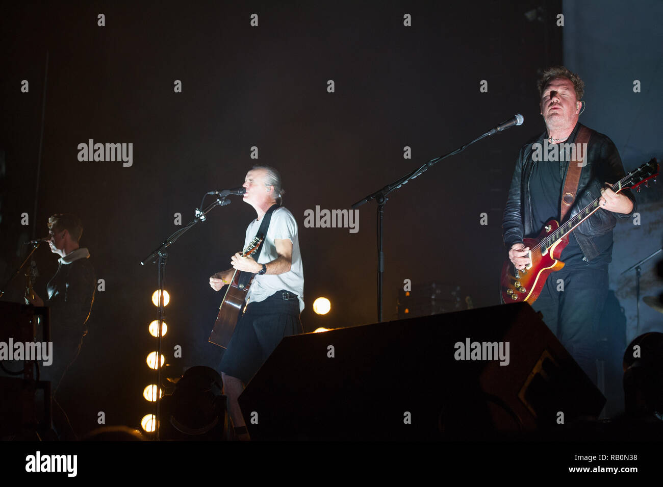The band travis l r fran healy hi-res stock photography and images - Alamy