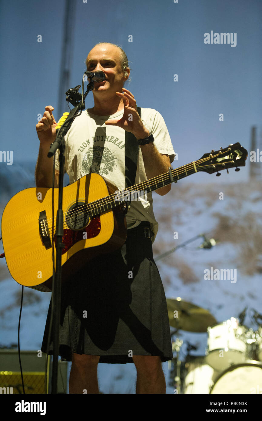 Lead singer fran healy hi-res stock photography and images - Alamy