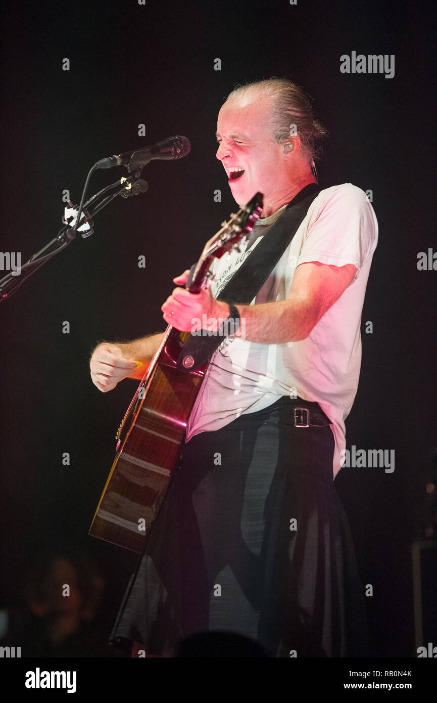 Lead singer fran healy hi-res stock photography and images - Alamy