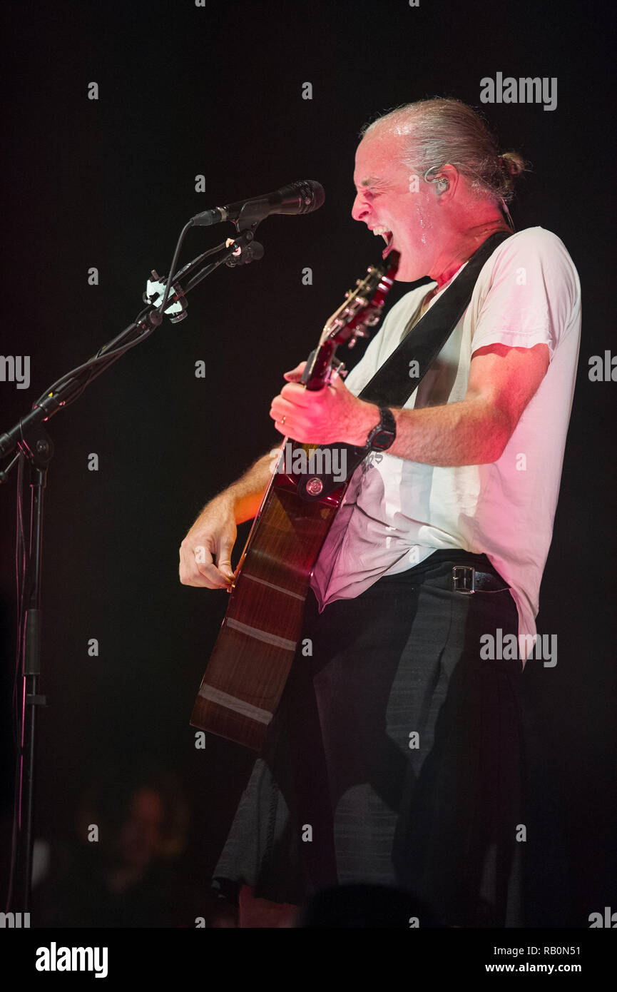 Fran healy the lead singer of rock band travis hi-res stock photography ...