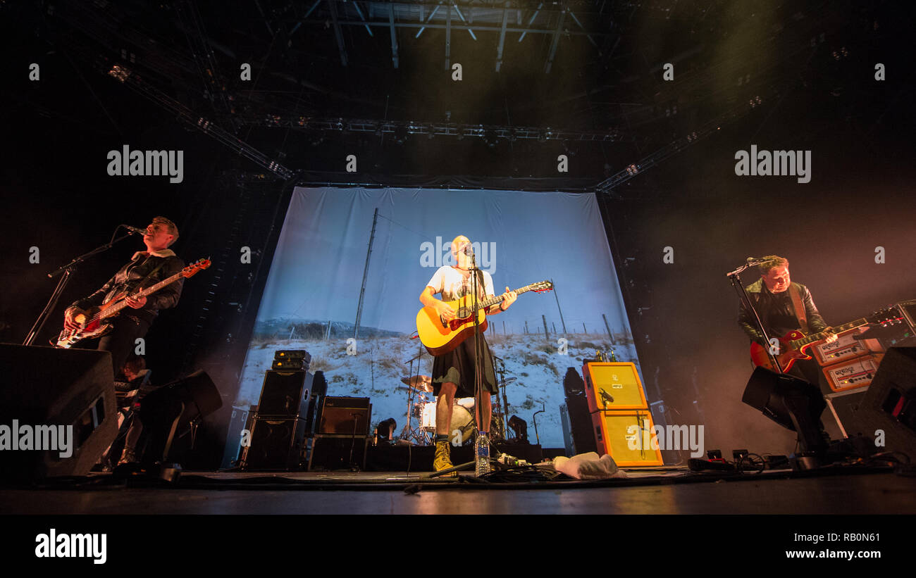 Backline hi-res stock photography and images - Alamy