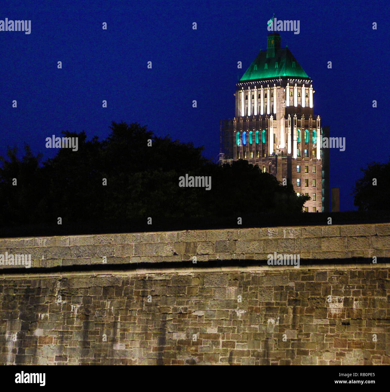 Tall edifice hi-res stock photography and images - Alamy