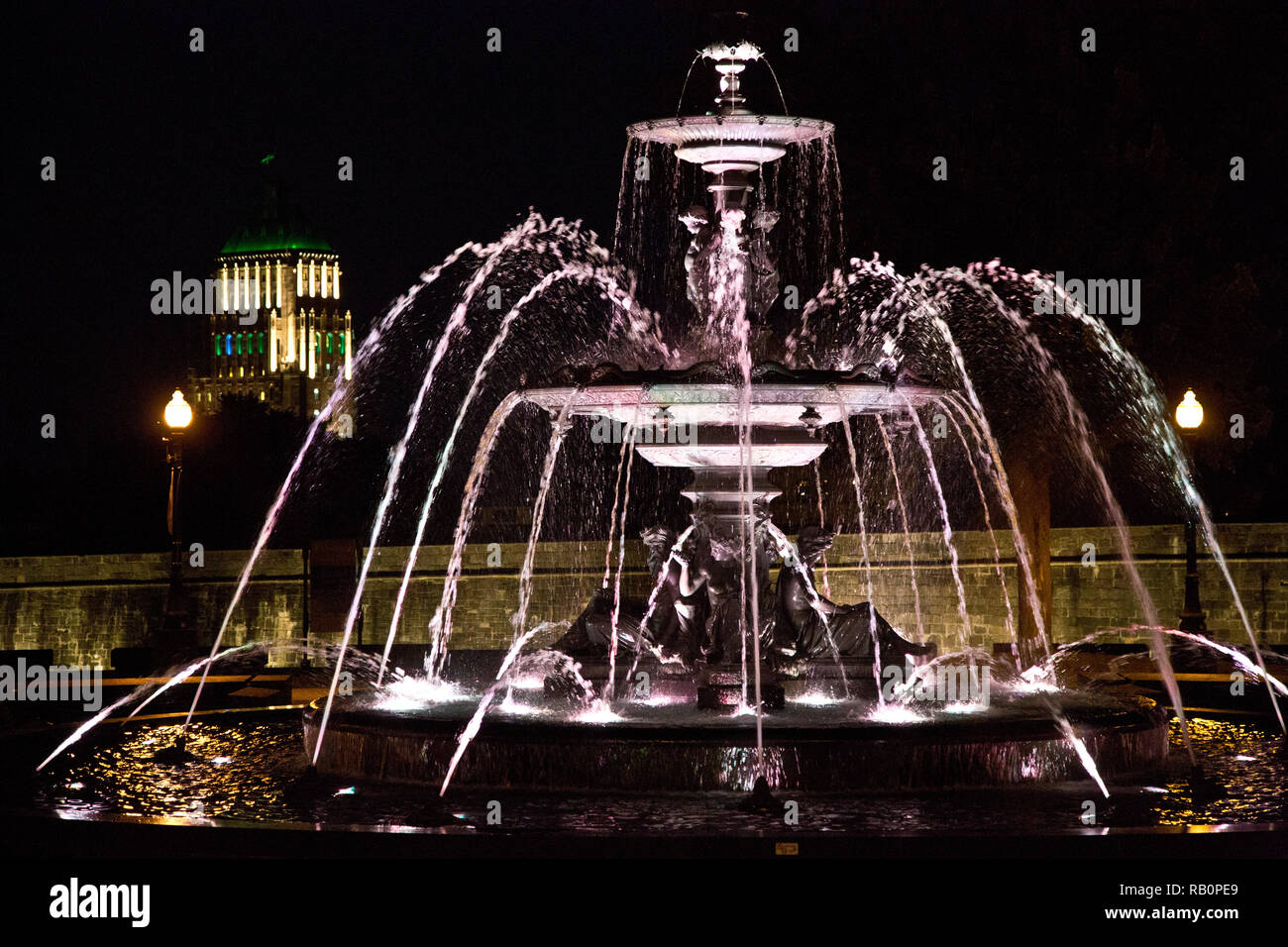 City fountain nighttime lights hi-res stock photography and images - Alamy