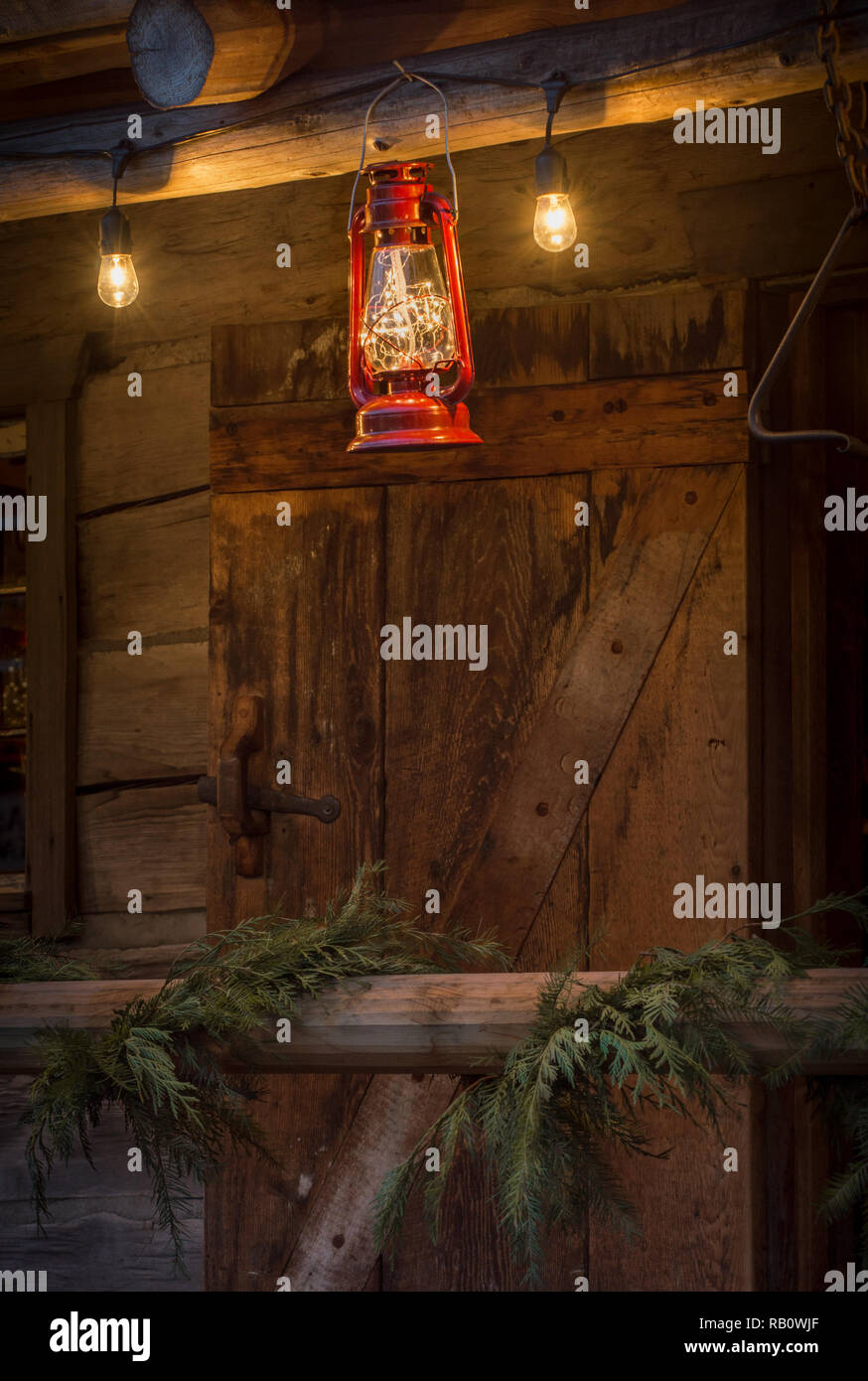 Log cabin exterior night hi-res stock photography and images - Alamy