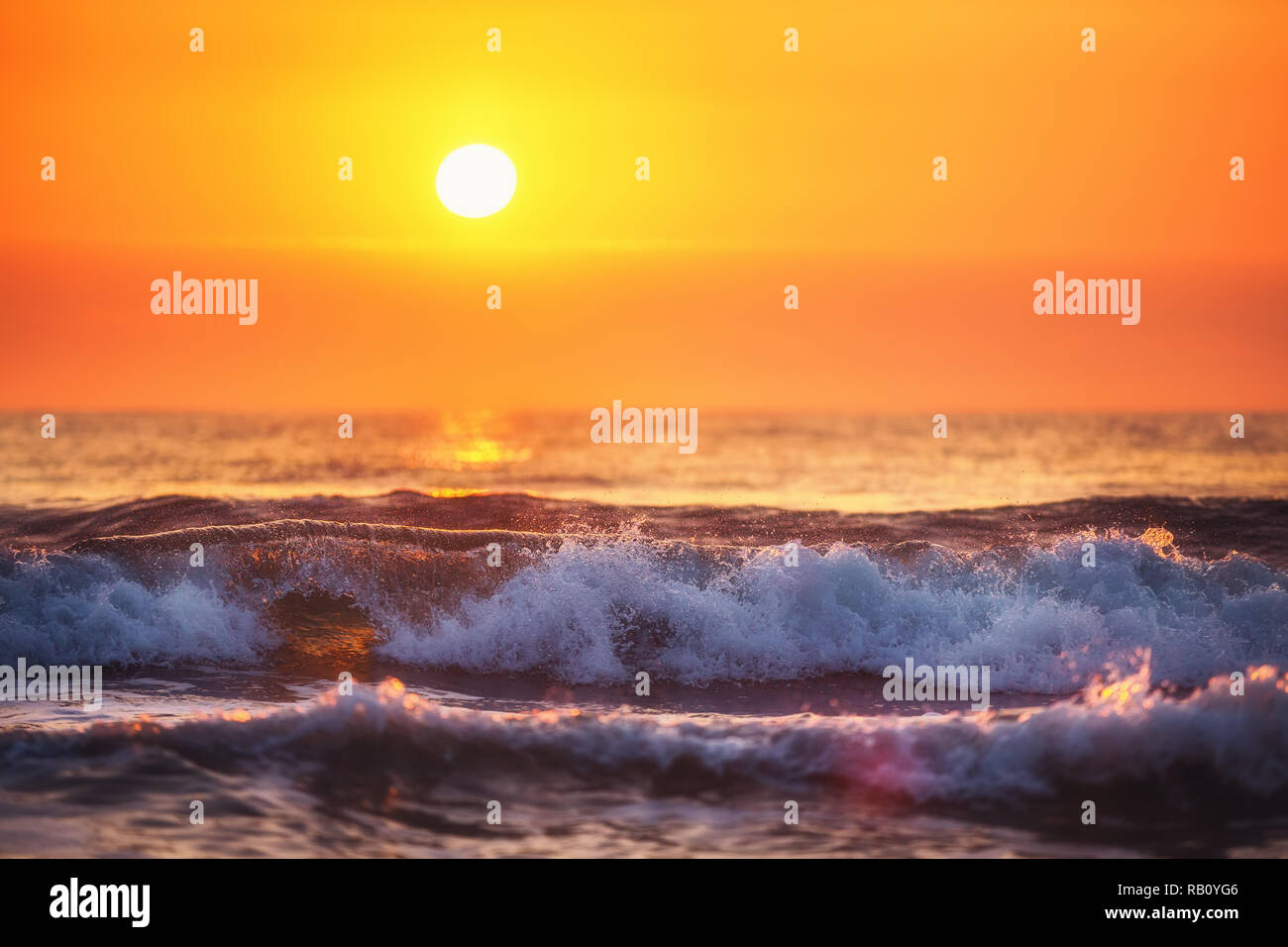 Sunrise ocean waves hi-res stock photography and images - Alamy