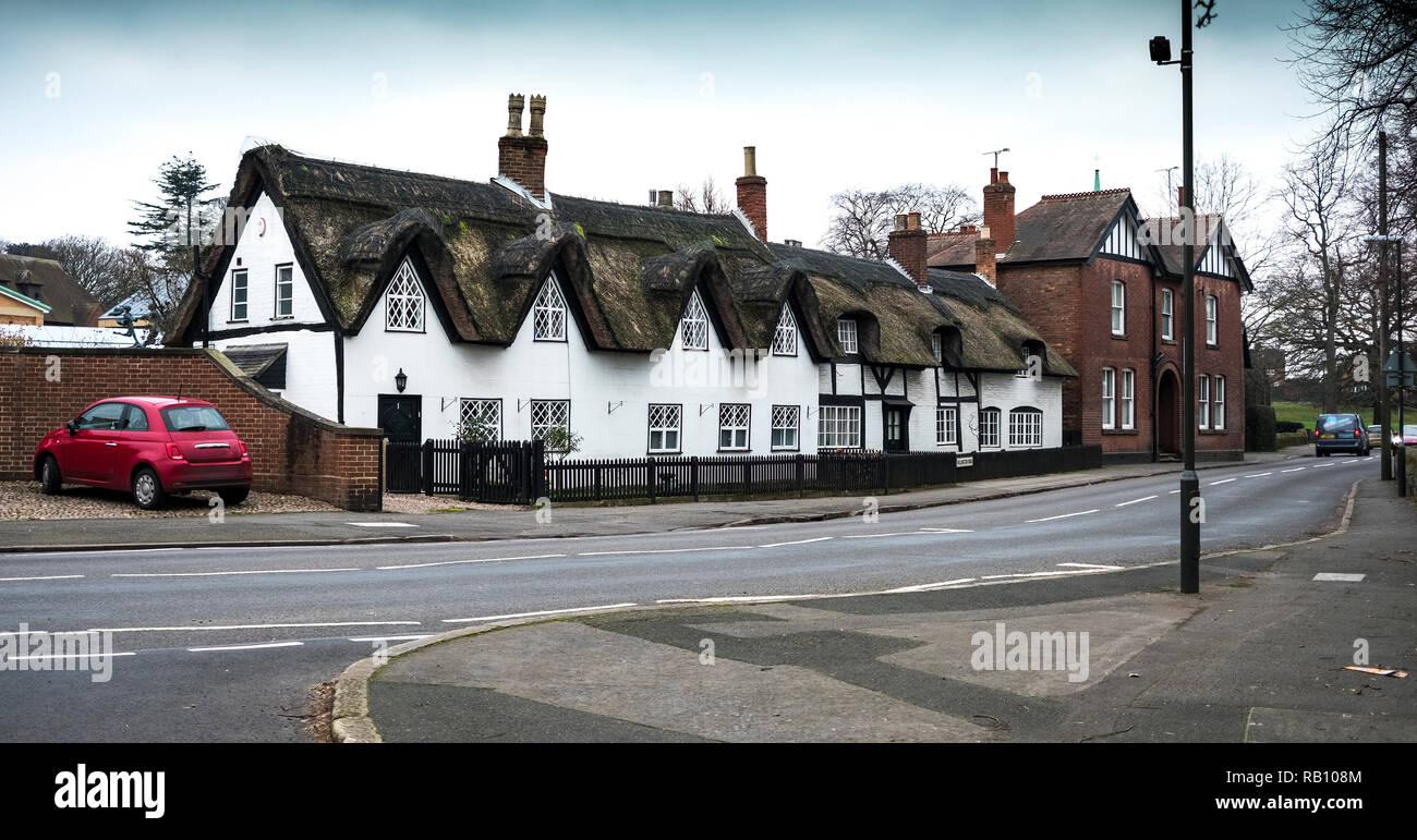 Row of thatched cottages in Repton, Derbyshire, UK Stock Photo - Alamy