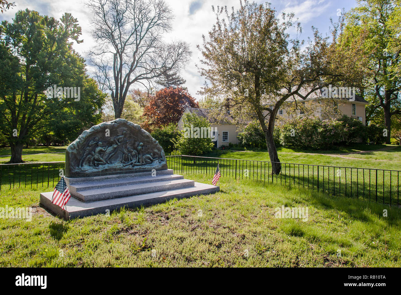 Lexington Minute Men relief, by Bashka Paeff, near Buckman Tavern on ...