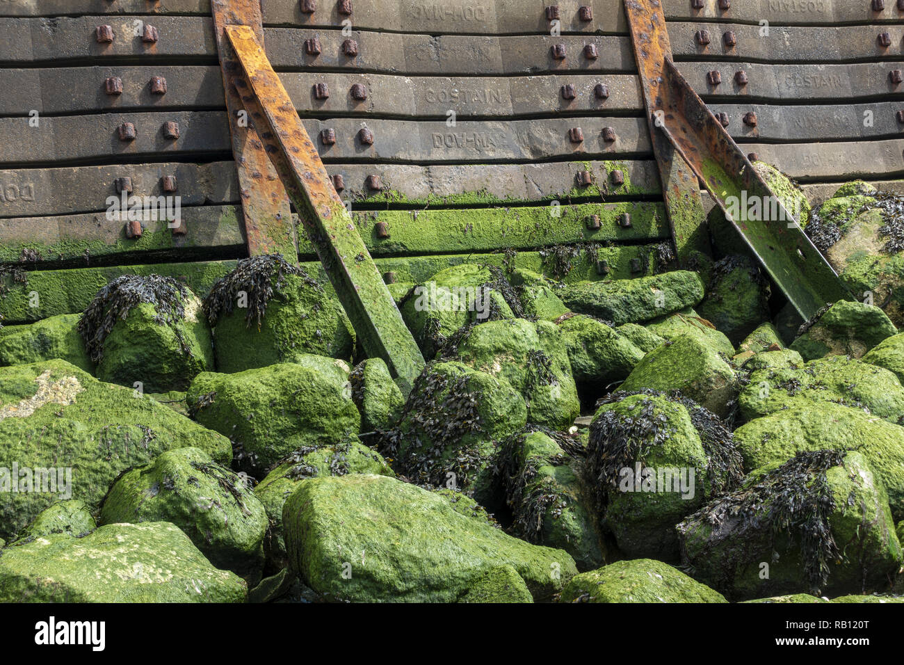 Sea defence boulders hi-res stock photography and images - Alamy