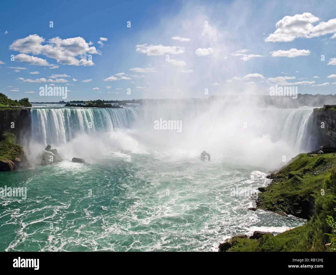 Niagara Falls, a complex of waterfalls on the Niagara River Stock Photo ...