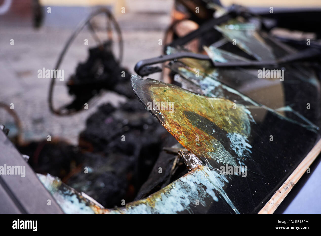 Crash and burn hi-res stock photography and images - Alamy