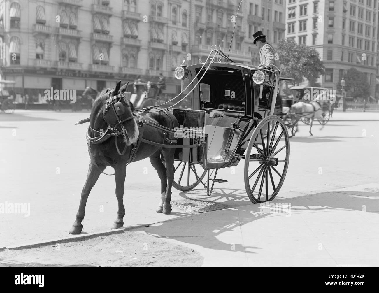 Modern hansom hi-res stock photography and images - Alamy