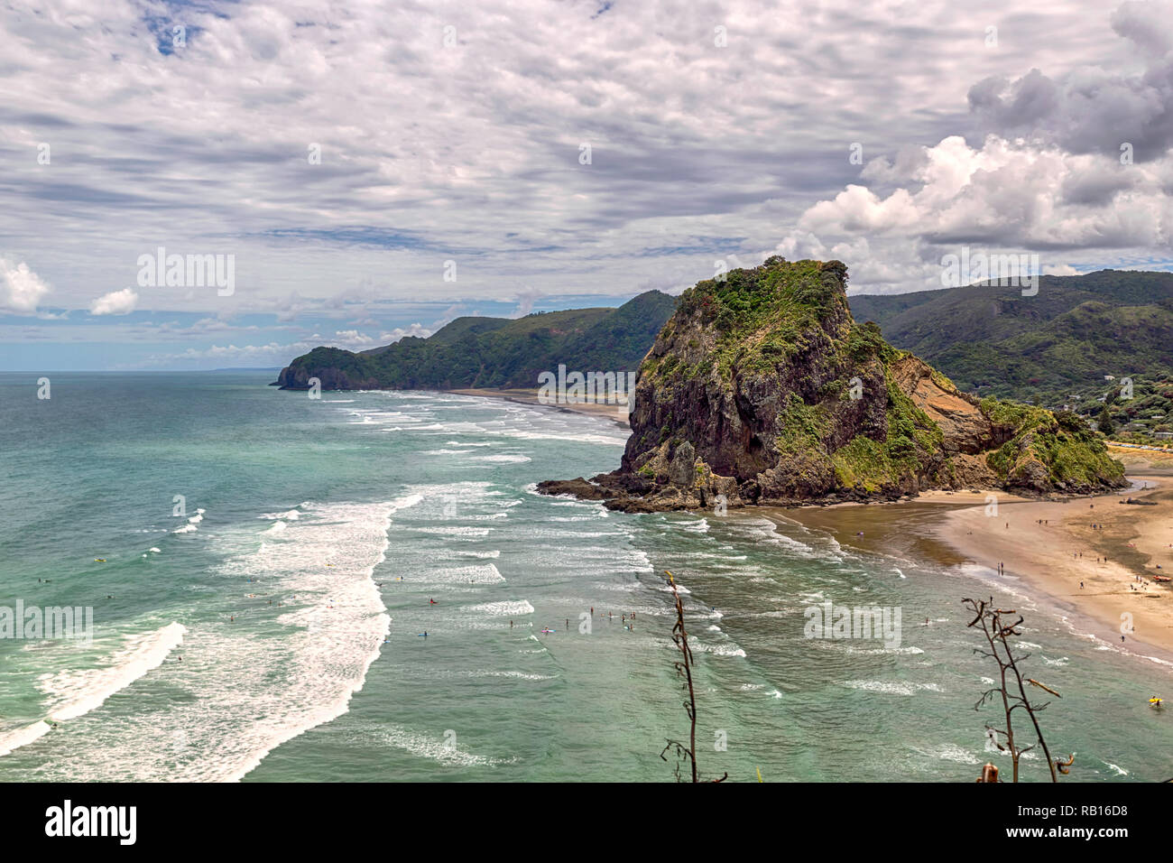 Lion rock piha hi-res stock photography and images - Alamy
