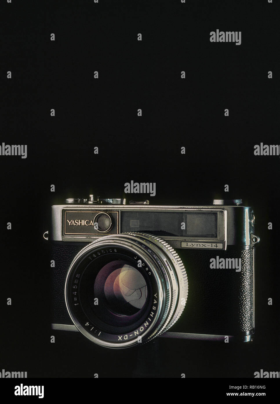 04-Nov-2017-Vintage 35mm film camera-Yashica Lynx-14 rangefinder camera ...